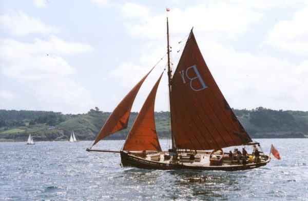 Pilot Cutters under Sail - Tom Cunliffe